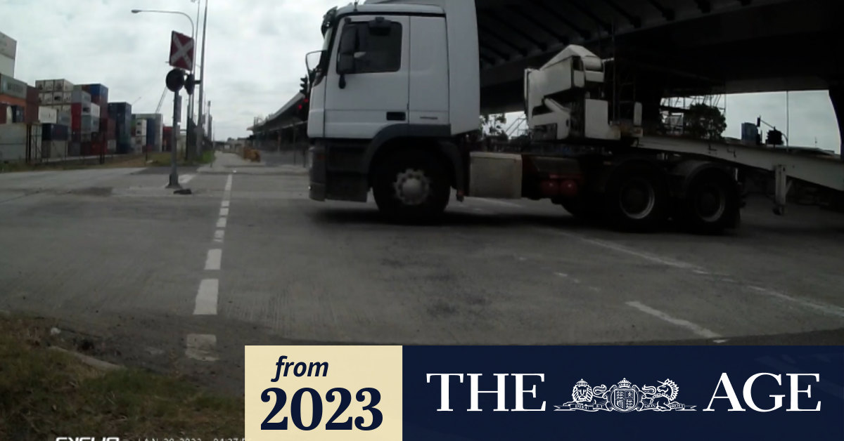 Video: Trucks crossing Footscray Rd intersection