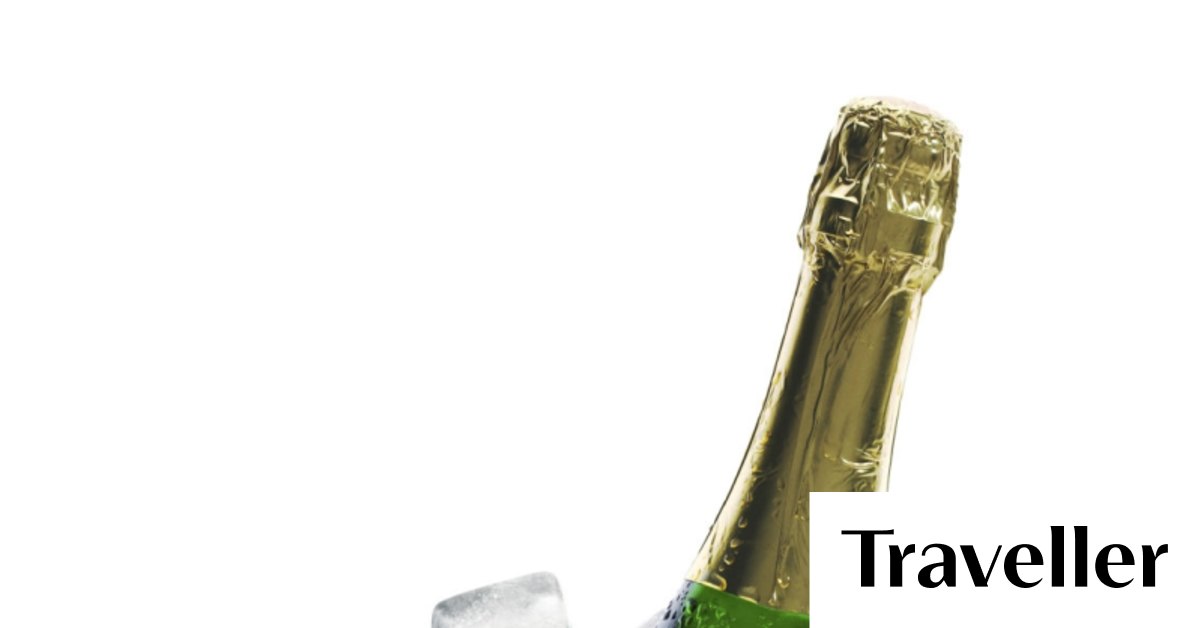 Life in the Qantas First Class Lounge and American Airlines first class ...