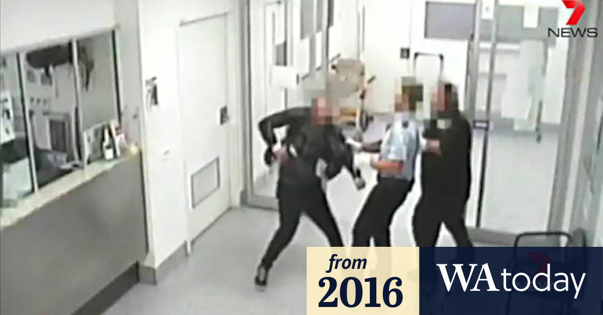 Video: Hospital patients attack doctors