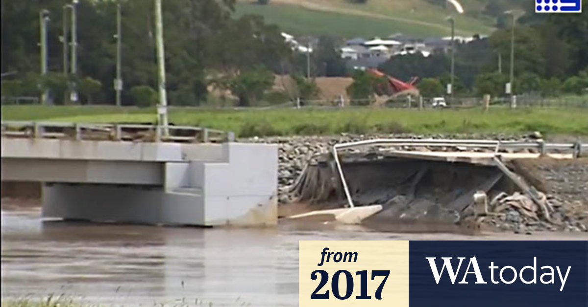 Video: Flood proof bridge collapses