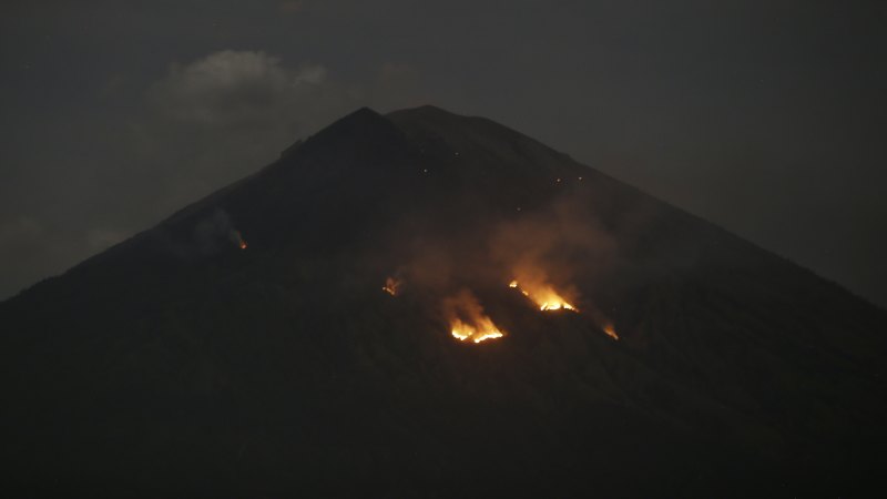 Bali Volcano: New eruption hurls lava, thick ash into air