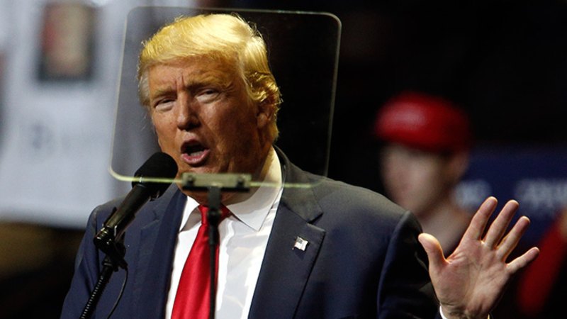 Video: Trump's teleprompters break on stage