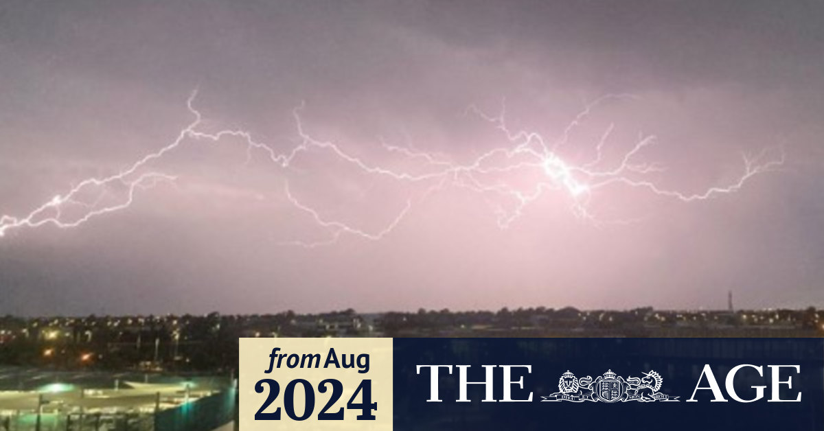 Video: Lightning streaks across the skies of Melbourne