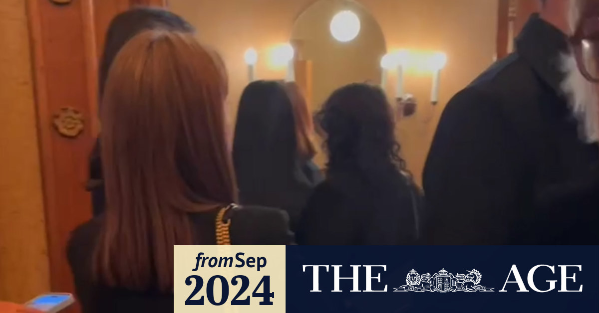 Video: Long bathroom queue