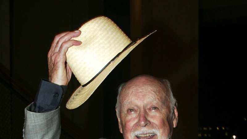 Bill Kerr, a radio and screen star, dies aged 92