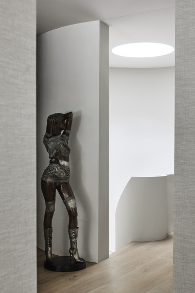 Inside the art-filled Toorak apartment of Deborah Gray and Paul Webber ...