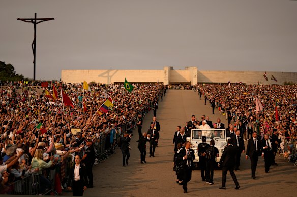 Crowd of 1.5 million brave heat to see the Pope