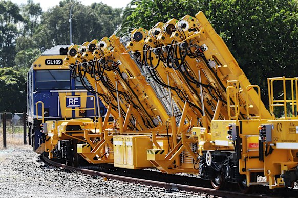 Sydney Trains upgrade: New tilt wagons to speed up track repairs ...
