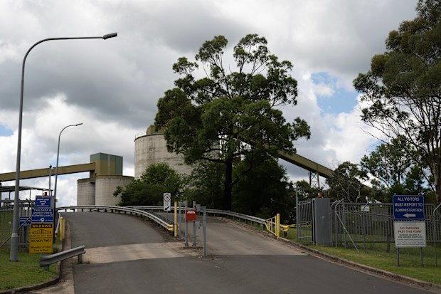 Mining magnate Latimore wins auction for Gupta’s prized coal business