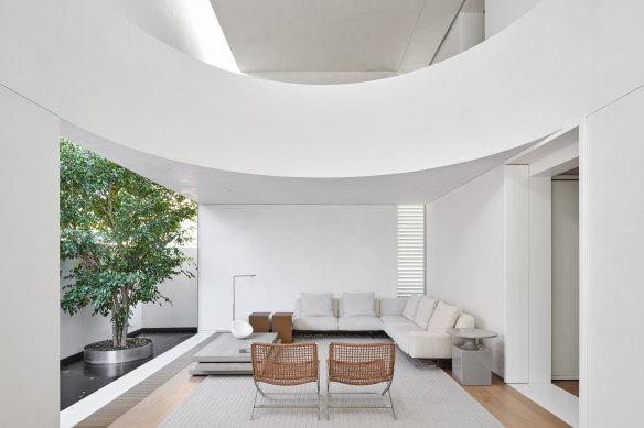 Elizabeth Bay home meghes past and future