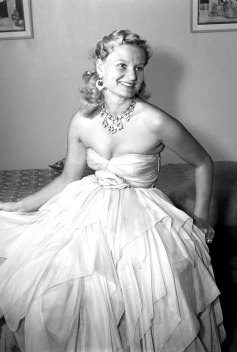 Extraordinary life that floated from salon to jungle