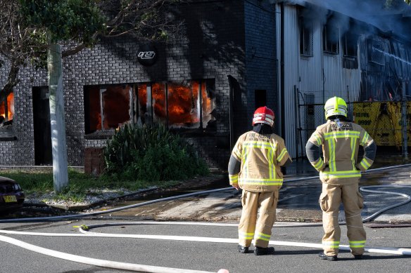 Mona Vale fire: blaze engulfs surfboard factory