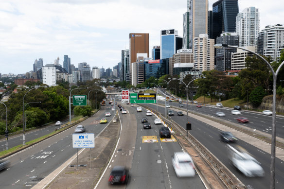 Warringah Freeway upgrade: North shore residents offered headphones ...
