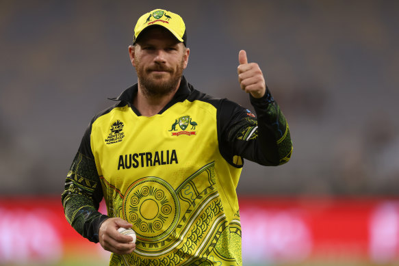 Aaron Finch, Marcus Stoinis and Mitchell Marsh sign to play T20 cricket ...