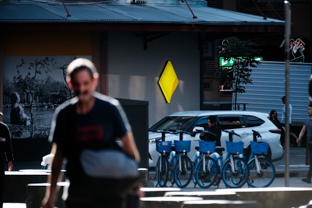 CBA ASX: Ken Fisher’s Texan investment giant spends $1b on CBA shares