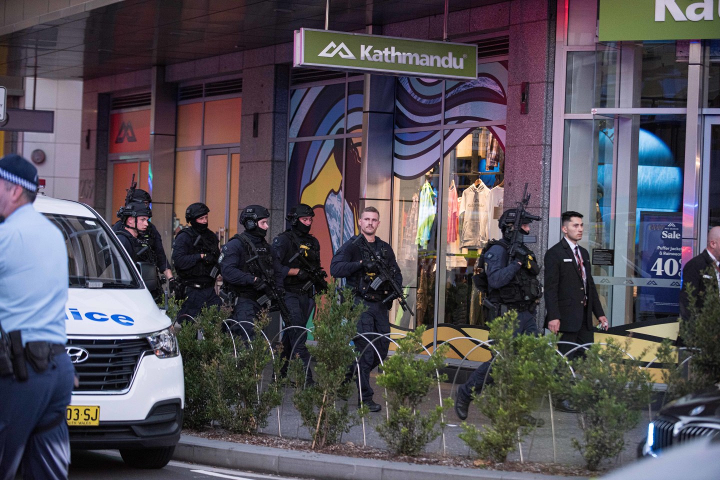 Bondi Junction Westfield stabbing: Six dead after mass killing in ...