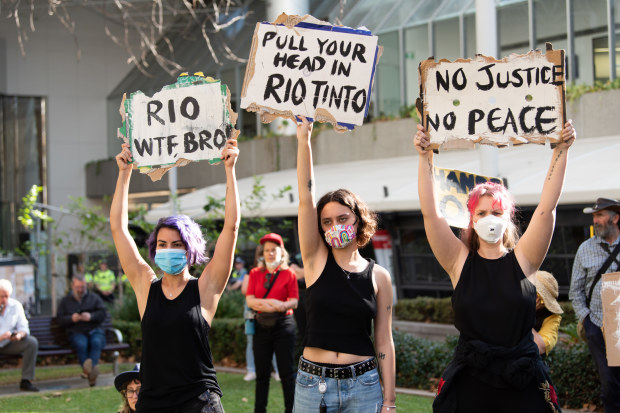 Human rights bodies tear strips off Rio over cave blasts