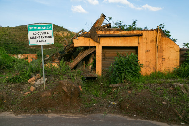 Lenders say Samarco dragged its feet on debt talks