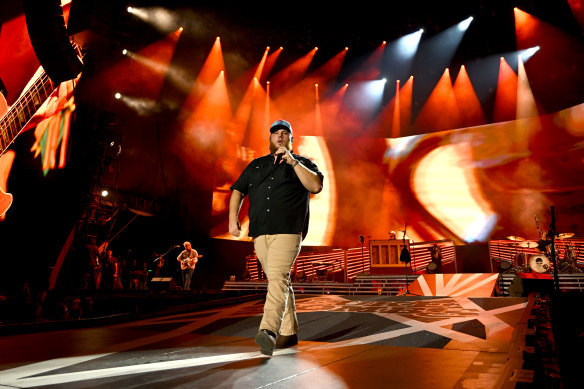 Luke Combs Sydney concert showcases his stage presence and captivating ...