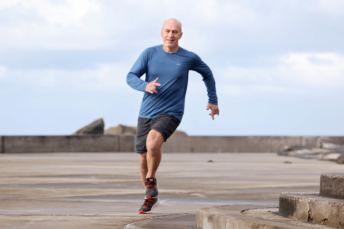 Omniscient Neurotechnology CEO Stephen Scheeler runs to do his creative ...