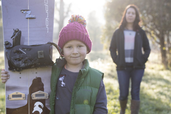 Mum whose husband died in avalanche takes child for first ski