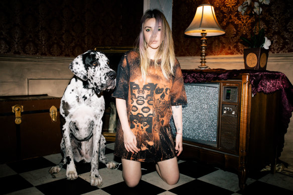 DJ Alice Wonderland releases new album Loner