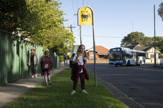 Coronavirus Australia: Anxious parents and students face school commute ...