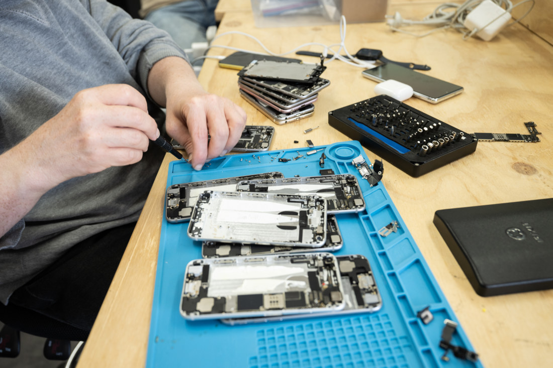 The Reconnect Project fixes old Apple iPhones for a cause, thanks to ...