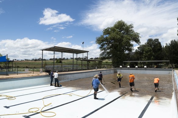 NSW floods LIVE updates: Wyangala dam overflows; Forbes, Molong ...