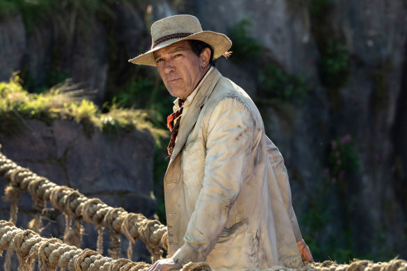 Paddington in Peru stars Antonio Banderas and Olivia Colman on the film ...