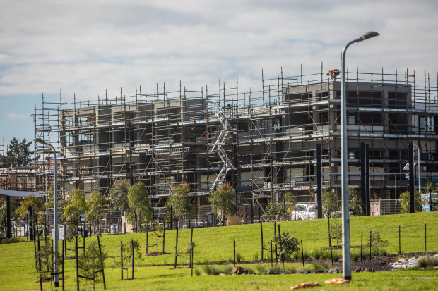 Construction unexpectedly declines in March quarter