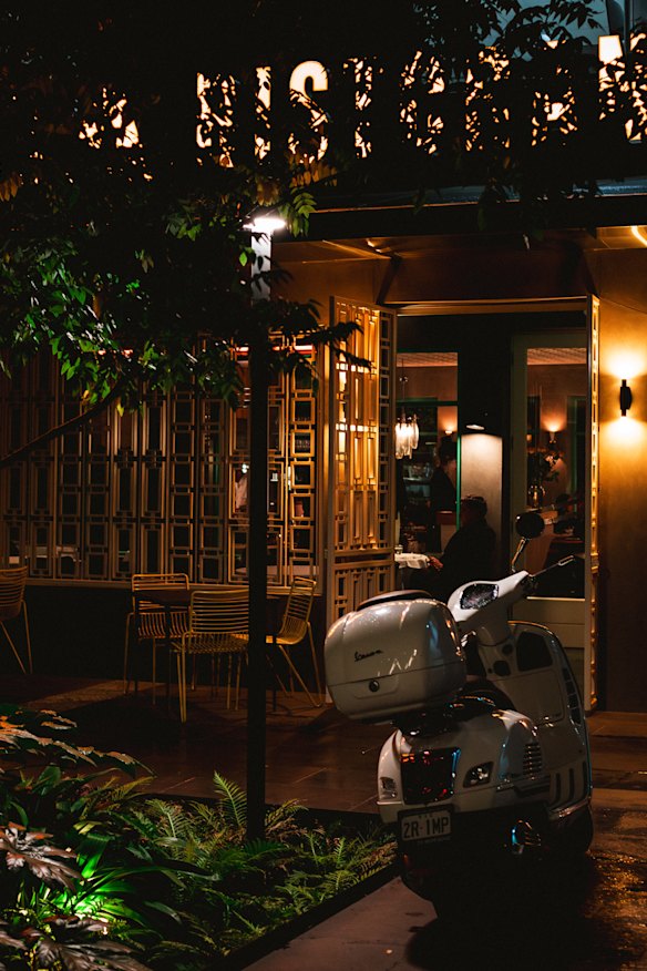 Italian restaurants Melbourne: Roma on Collins Street is open morning ...