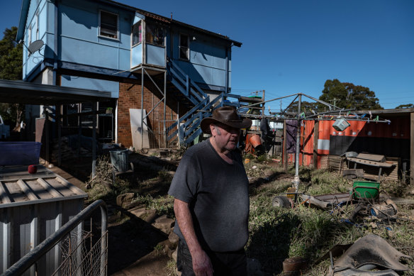 Thousands of people still out of homes as Sydney braces for more rain ...