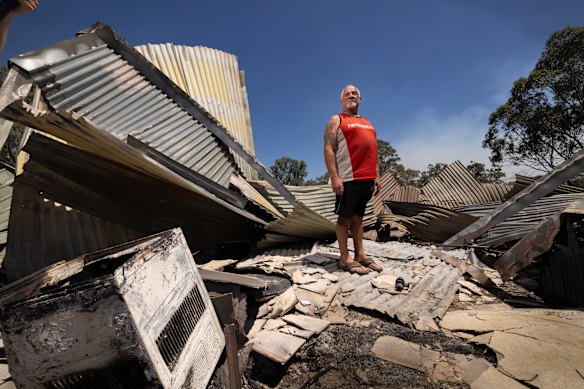 Victoria bushfires: Residents of Yarck, Yea inspect the destruction of ...