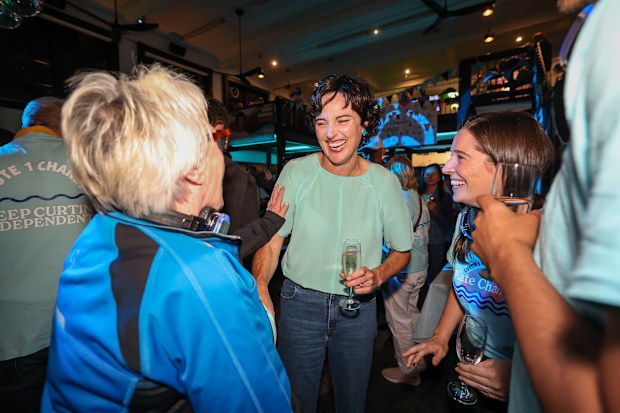 Election 2025: Kate Chaney holds Curtin, Basil Zempilas laments Liberal ...