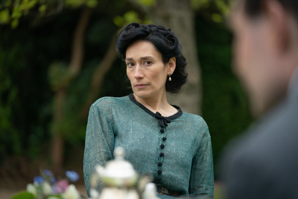 Fleabag’s sister Sian Clifford on playing Sylvie in the TV series of ...