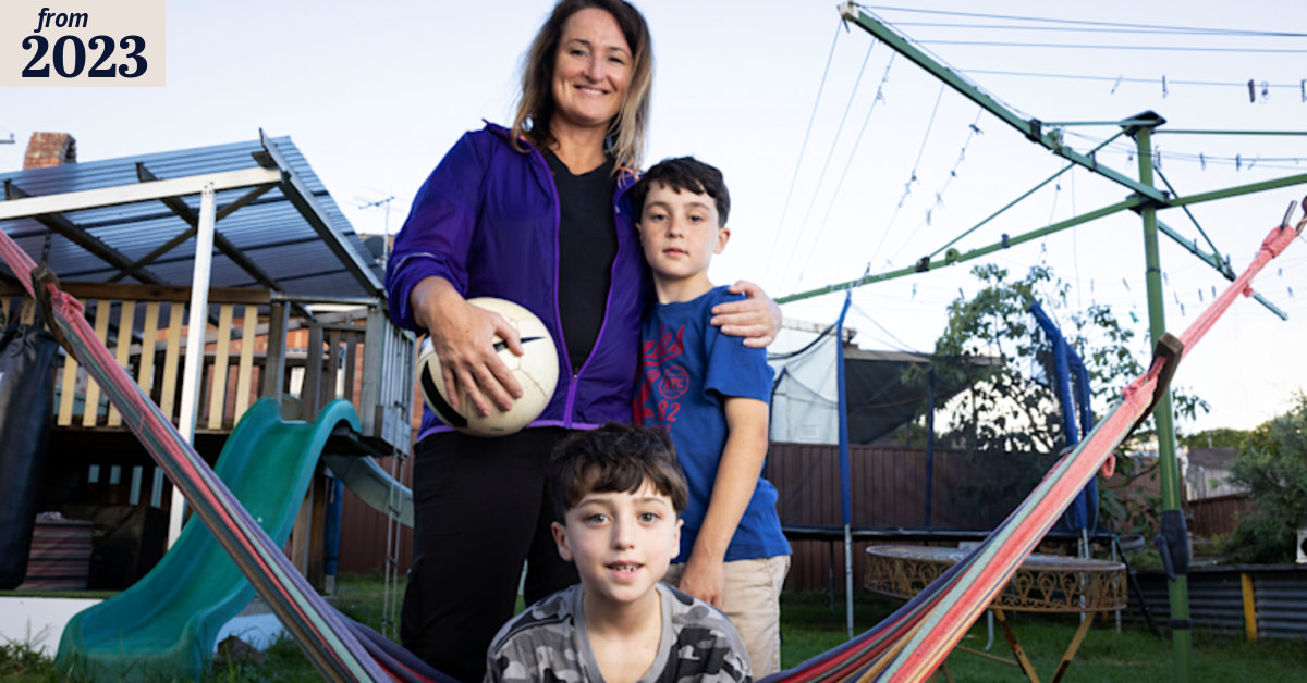 Mobile-phone free families: parents keeping their kids off social media