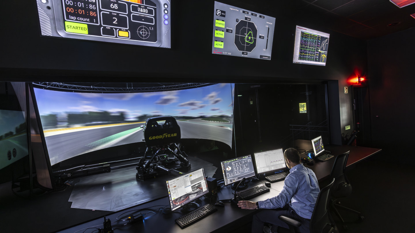 Test drive of the DiM250 Dynamic Driving Simulator