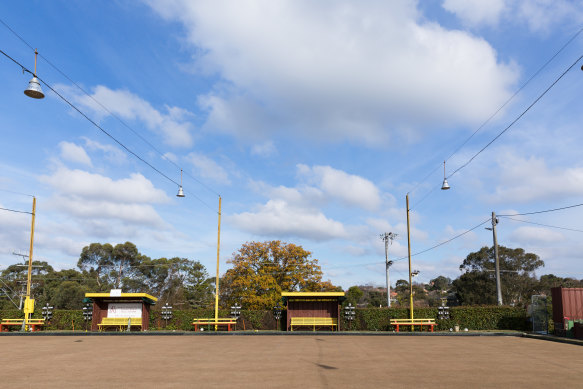East Ivanhoe Bowls Club players fight Banyule Council’s netball court plan