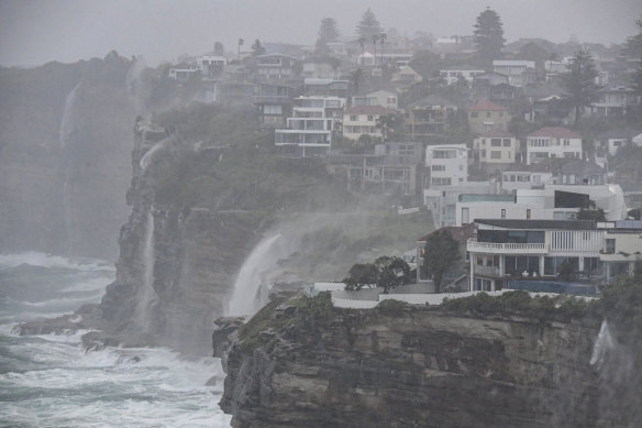 Dover Heights’ Cliff Walk sectioned off after rockfall
