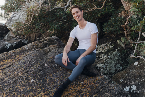 Australian Ballet soloist claims top dancing award