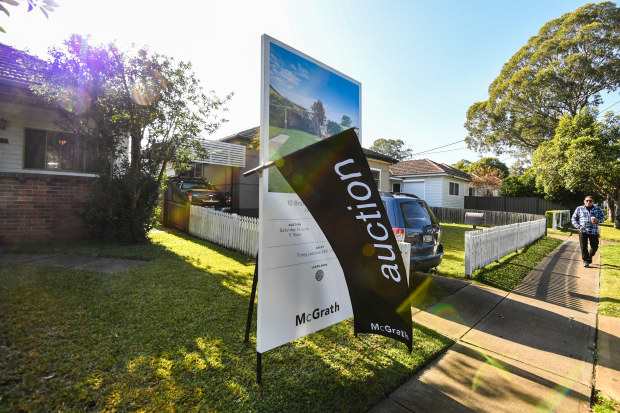 Unsold properties pile up in falling market
