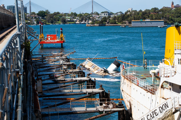 The race to pull the wreck of the Baragoola from Sydney Harbour