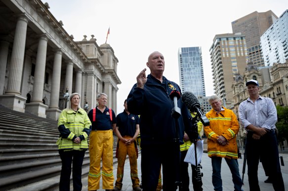 Bushfires Victoria: Call for parliamentary inquiry into state’s fires
