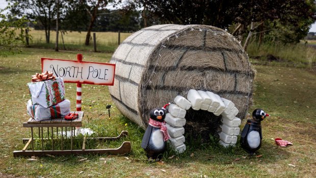 Hay, it’s art! Hay bale sculpting a huge hit in hamlet near Hamilton
