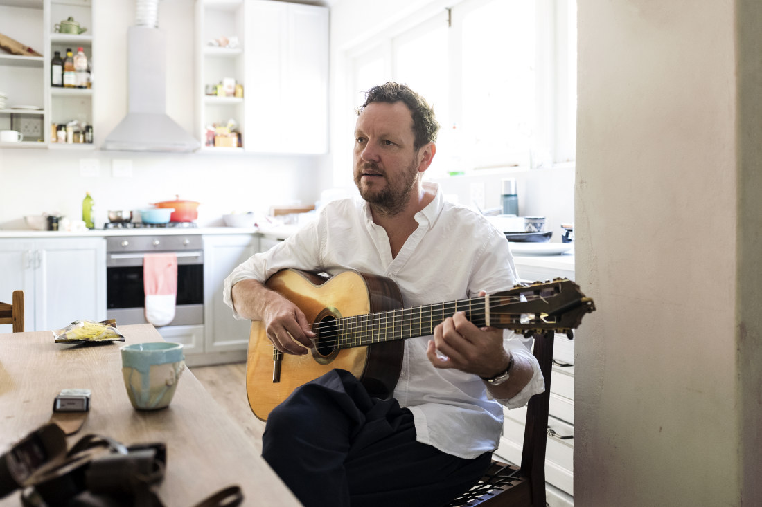 South African guitarist Derek Gripper to tour Australia in 2024