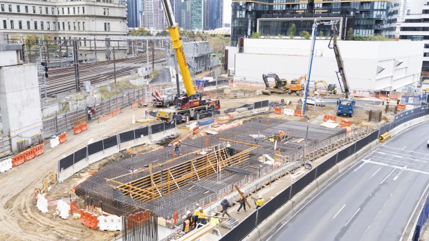 Lendlease begins building $1.2b tower in race for earnings