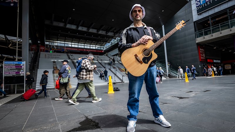 Melbourne busker's Oasis performance goes viral with thousands of fans ...
