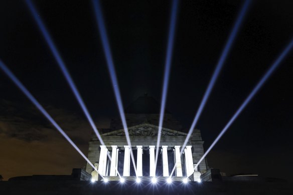Shrine of Remembrance Now or Never festival light beams: Why are there ...