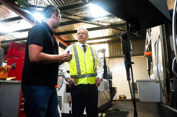 Albo compares himself to Mark McGowan in bid to capture WA voters